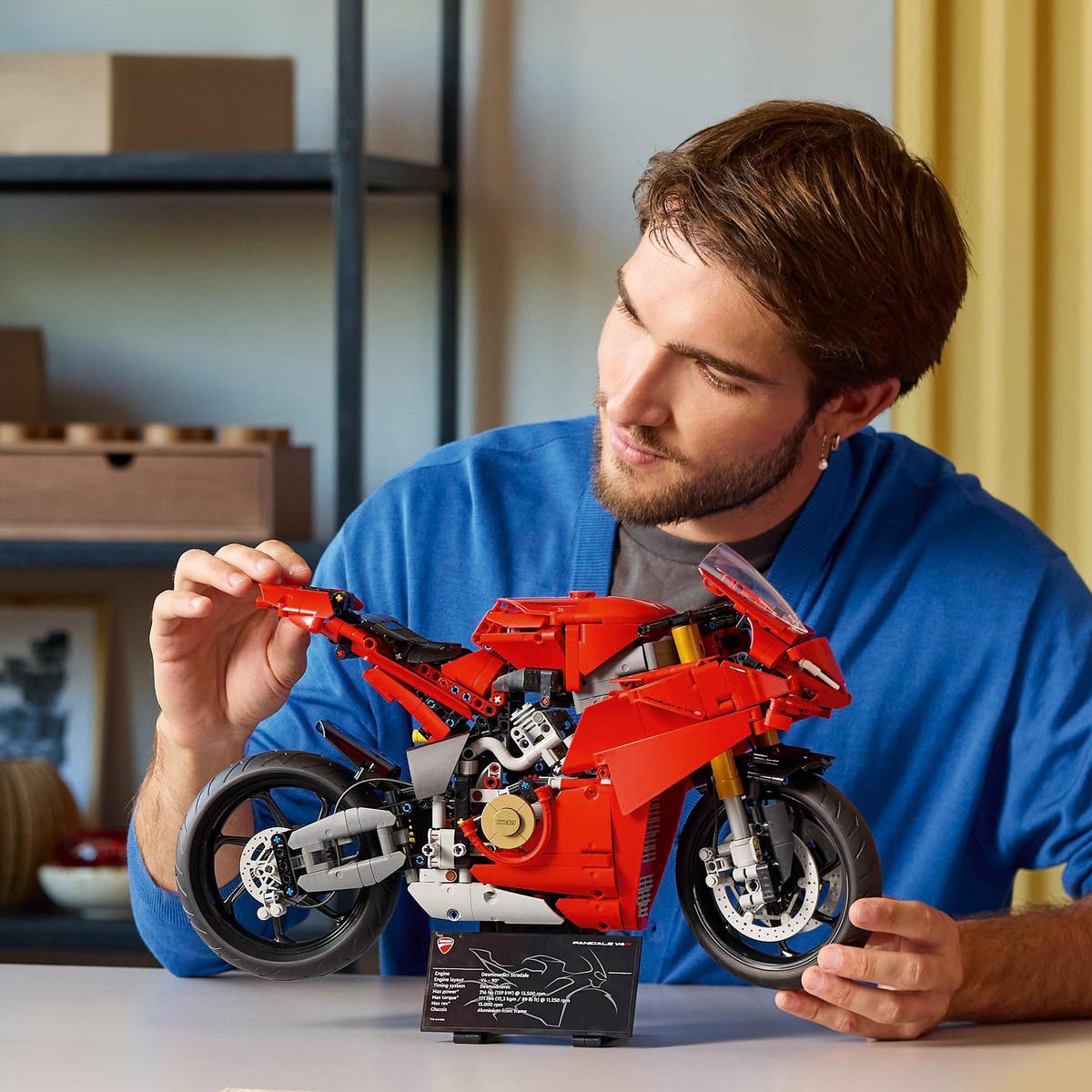 LEGO Technic 42202 Ducati Panigale V4 S motorsykkel | LEGO - Lekia.no